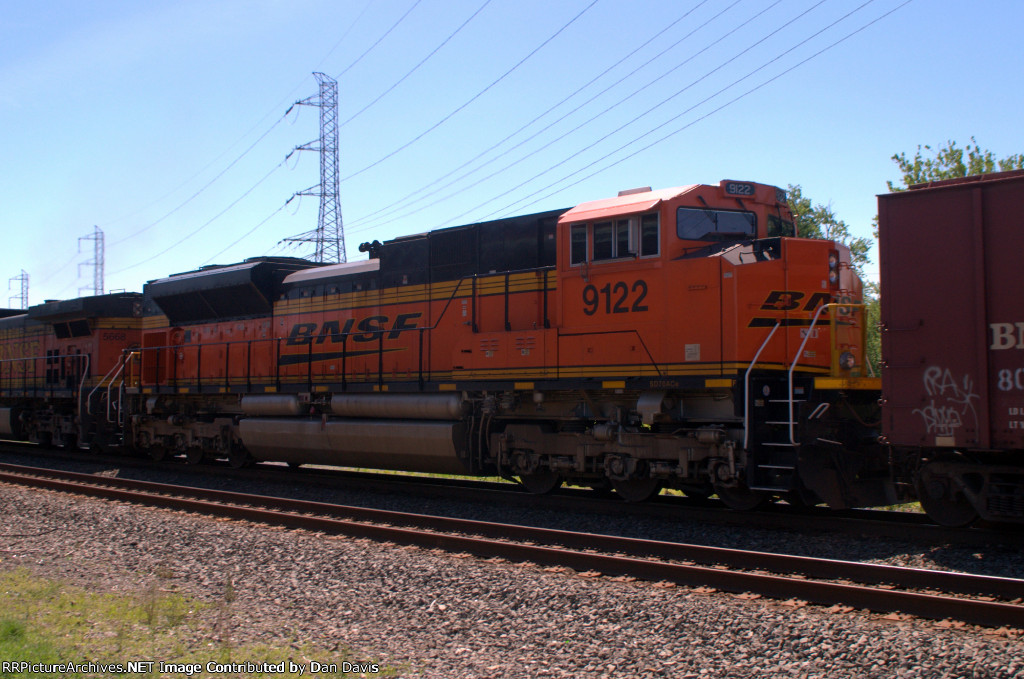 BNSF SD70ACe 9122 trails on K041-20